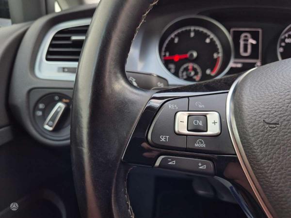 Black Volkswagen Golf 2015 in Kaunas, with an engine capacity of 1.60 L and mileage of 240 thousand km for 6950 €, photo 10 on AUTOMOTO.COM.LV