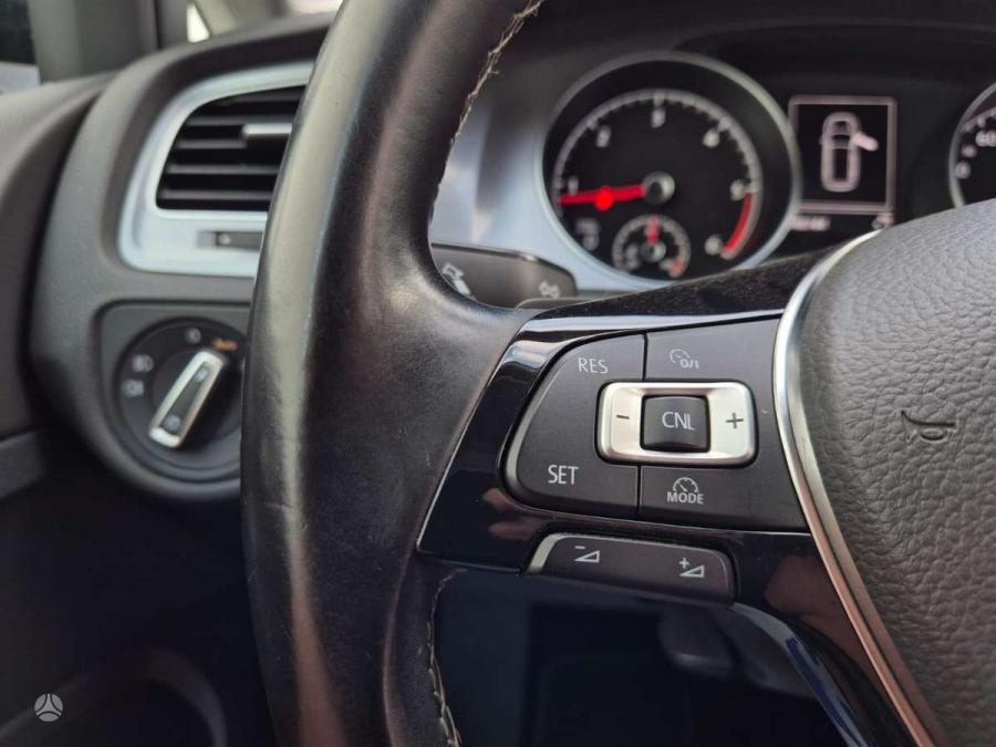 Black Volkswagen Golf 2015 in Kaunas, with an engine capacity of 1.60 L and mileage of 240 thousand km for 6950 €, photo 10 on AUTOMOTO.COM.LV