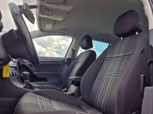 Black Volkswagen Golf 2015 in Kaunas, with an engine capacity of 1.60 L and mileage of 240 thousand km for 6950 €, photo 16 on AUTOMOTO.COM.LV