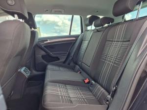 Black Volkswagen Golf 2015 in Kaunas, with an engine capacity of 1.60 L and mileage of 240 thousand km for 6950 €, photo 18 on AUTOMOTO.COM.LV