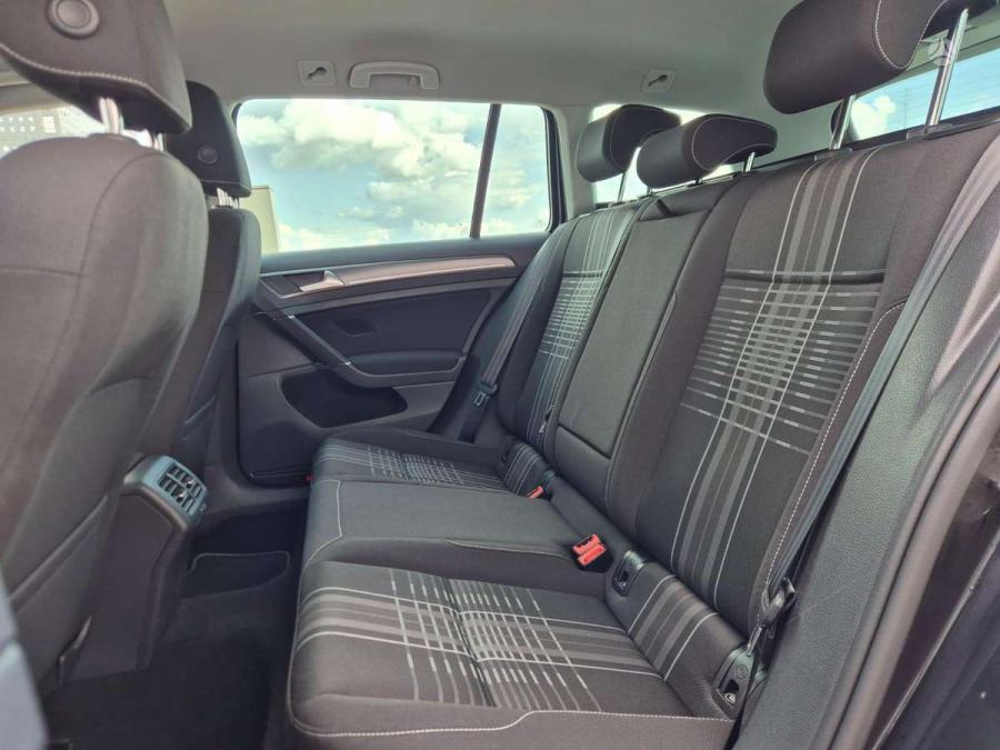 Black Volkswagen Golf 2015 in Kaunas, with an engine capacity of 1.60 L and mileage of 240 thousand km for 6950 €, photo 18 on AUTOMOTO.COM.LV