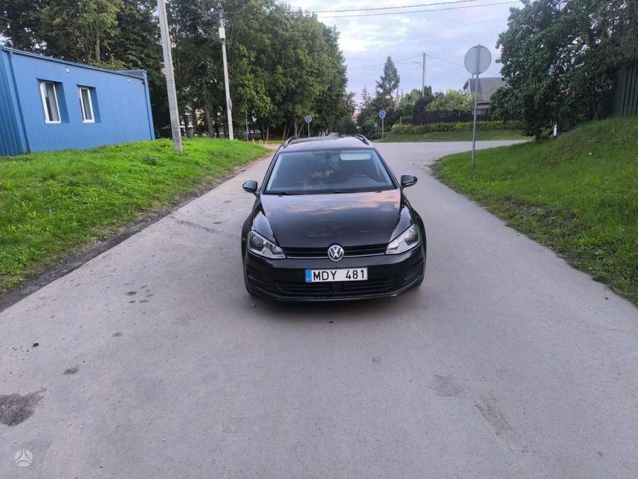Black Volkswagen Golf 2015 in Kaunas, with an engine capacity of 1.60 L and mileage of 283 thousand km for 5190 €, photo 3 on AUTOMOTO.COM.LV