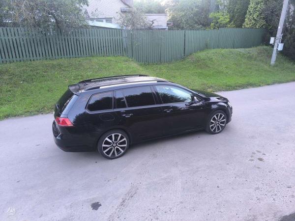 Black Volkswagen Golf 2015 in Kaunas, with an engine capacity of 1.60 L and mileage of 283 thousand km for 5190 €, photo 4 on AUTOMOTO.COM.LV
