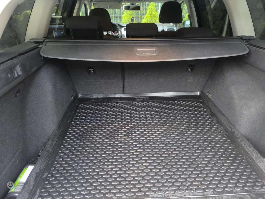Black Volkswagen Golf 2015 in Kaunas, with an engine capacity of 1.60 L and mileage of 283 thousand km for 5190 €, photo 10 on AUTOMOTO.COM.LV