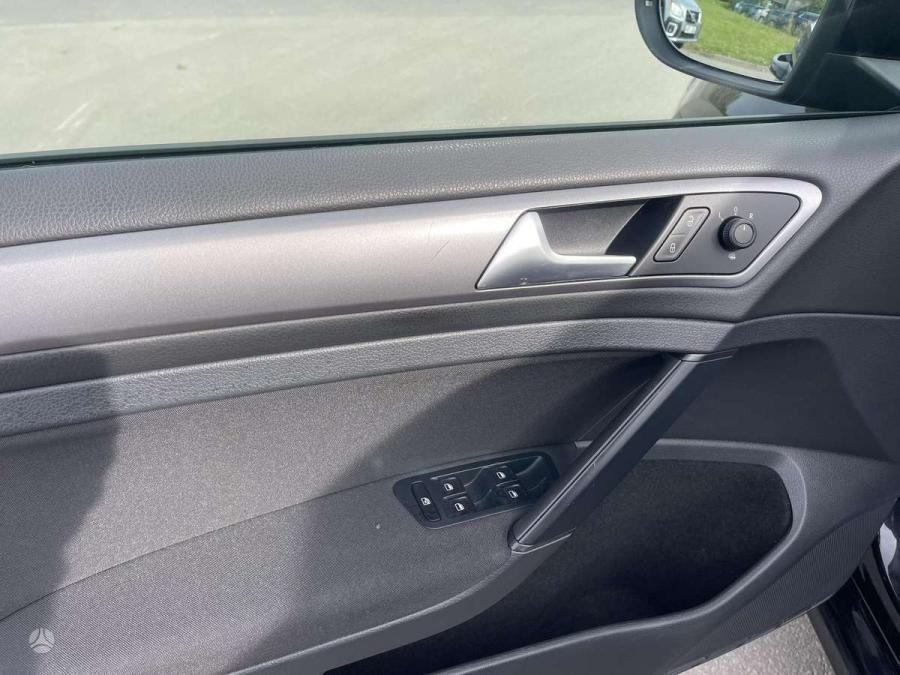 Melns Volkswagen Golf 2015 Kauņa, ar dzinēja tilpumu 1.60 L un nobraukumu 235 tūkst. km par 5250 €, foto 19 vietnē AUTOMOTO.COM.LV