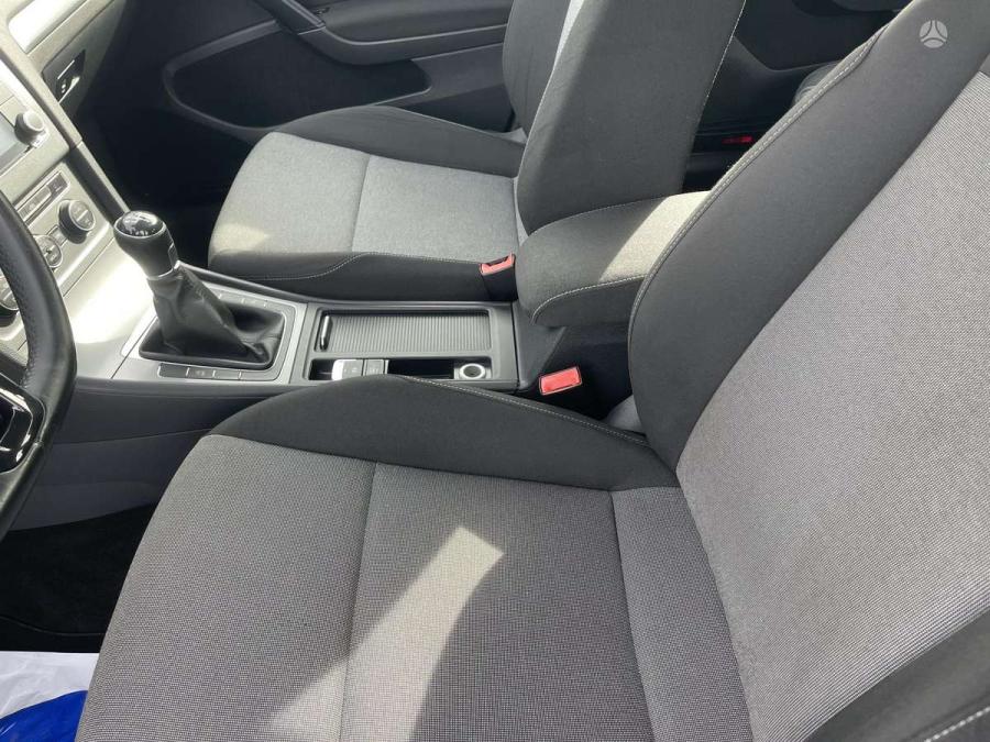 Melns Volkswagen Golf 2015 Kauņa, ar dzinēja tilpumu 1.60 L un nobraukumu 235 tūkst. km par 5250 €, foto 25 vietnē AUTOMOTO.COM.LV