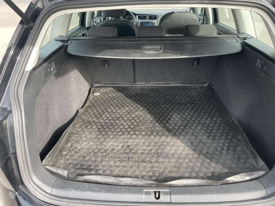 Melns Volkswagen Golf 2015 Kauņa, ar dzinēja tilpumu 1.60 L un nobraukumu 235 tūkst. km par 5250 €, foto 31 vietnē AUTOMOTO.COM.LV
