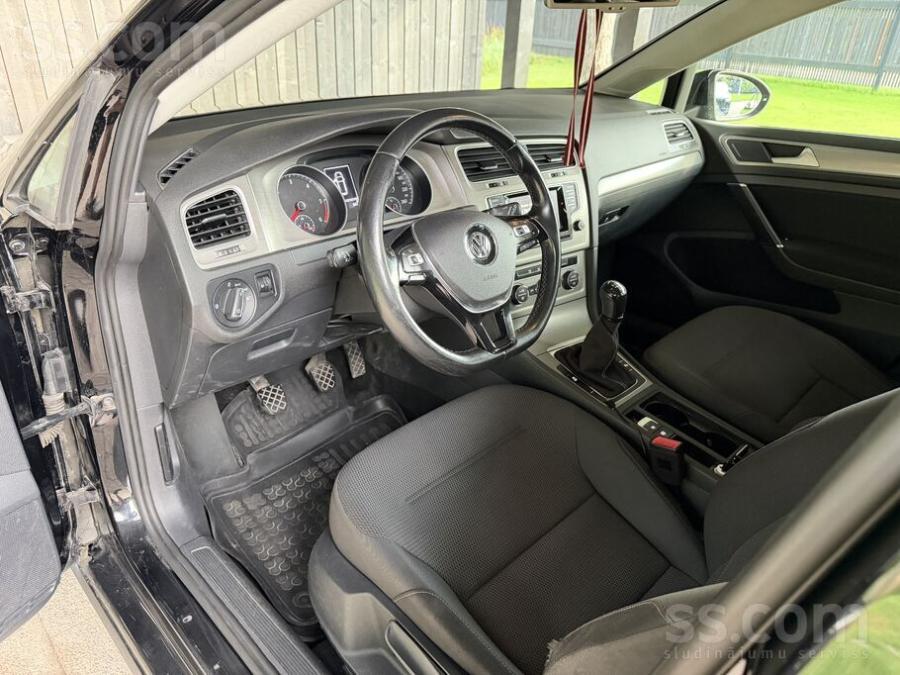 Melns Volkswagen Golf 2015 Rīga, ar dzinēja tilpumu 2.00 L un nobraukumu 302 tūkst. km par 5500 €, foto 3 vietnē AUTOMOTO.COM.LV