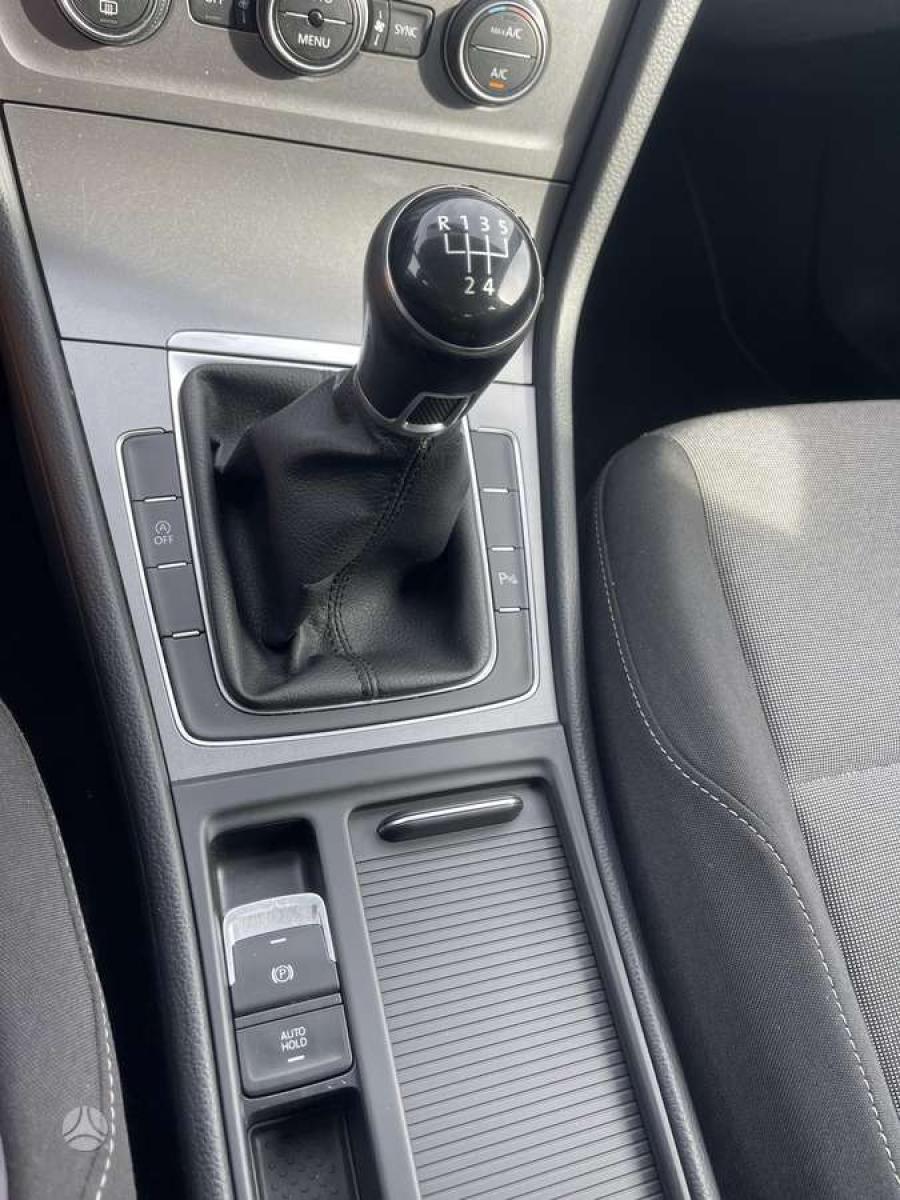 Melns Volkswagen Golf 2015 Kauņa, ar dzinēja tilpumu 1.60 L un nobraukumu 235 tūkst. km par 5250 €, foto 24 vietnē AUTOMOTO.COM.LV