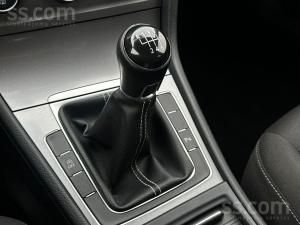 Melns Volkswagen Golf 2015 Jelgava, ar dzinēja tilpumu 2.00 L un nobraukumu 0 tūkst. km par 5990 €, foto 23 vietnē AUTOMOTO.COM.LV