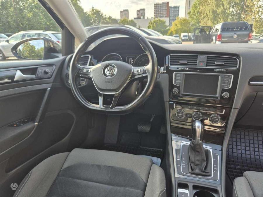 Black Volkswagen Golf 2016 in Vilnius, with an engine capacity of 1.97 L and mileage of 319 thousand km for 6900 €, photo 7 on AUTOMOTO.COM.LV