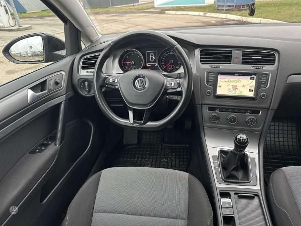 Black Volkswagen Golf 2016 in Kaunas, with an engine capacity of 1.60 L and mileage of 250 thousand km for 5900 €, photo 5 on AUTOMOTO.COM.LV