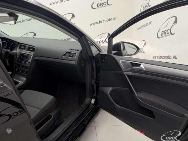 Black Volkswagen Golf 2016 in Vilnius, with an engine capacity of 1.60 L and mileage of 356 thousand km for 5700 €, photo 9 on AUTOMOTO.COM.LV