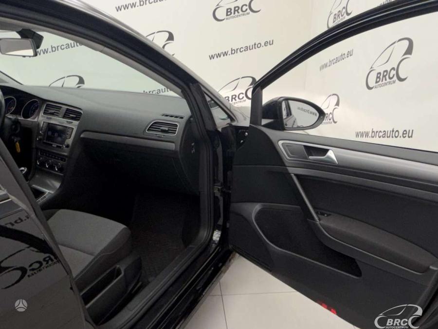 Black Volkswagen Golf 2016 in Vilnius, with an engine capacity of 1.60 L and mileage of 356 thousand km for 5700 €, photo 9 on AUTOMOTO.COM.LV