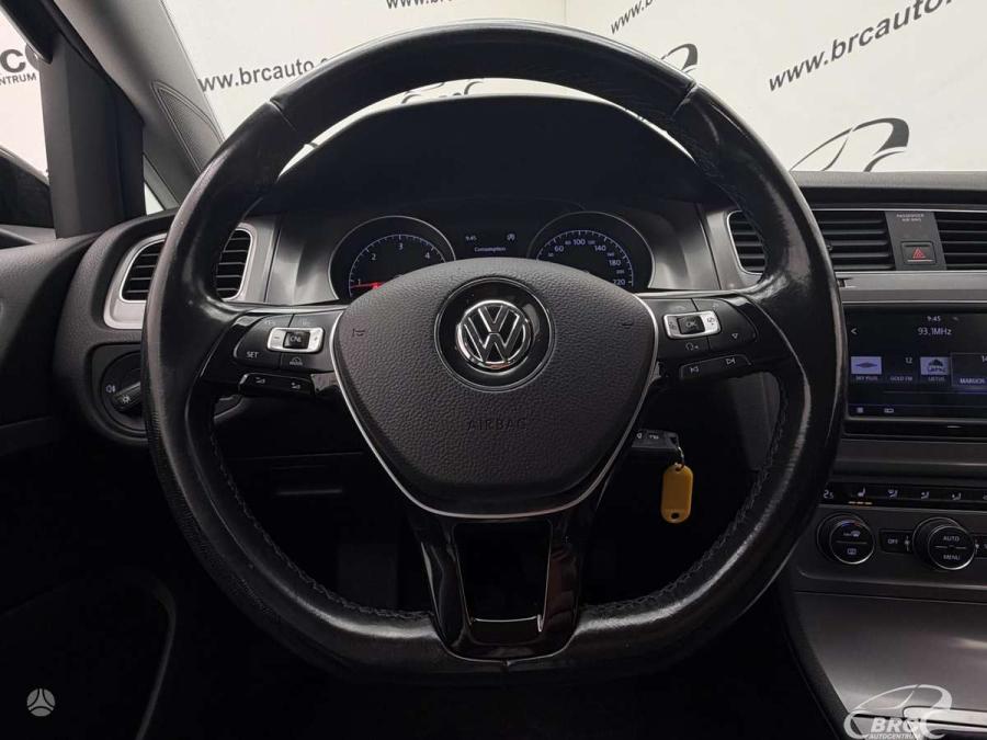 Black Volkswagen Golf 2016 in Vilnius, with an engine capacity of 1.60 L and mileage of 356 thousand km for 5700 €, photo 28 on AUTOMOTO.COM.LV