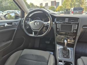 Black Volkswagen Golf 2016 in Vilnius, with an engine capacity of 2.00 L and mileage of 319 thousand km for 6900 €, photo 7 on AUTOMOTO.COM.LV