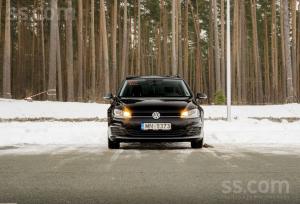 Black Volkswagen Golf 2016 in Riga, with an engine capacity of 1.60 L and mileage of 192 thousand km for 8990 €, photo 3 on AUTOMOTO.COM.LV