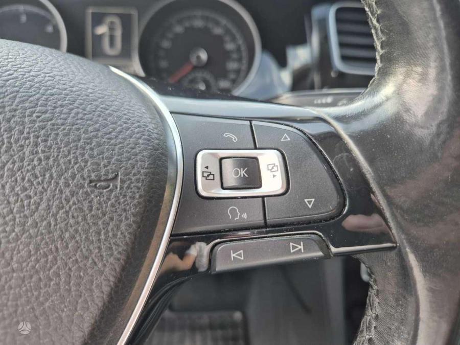 Black Volkswagen Golf 2016 in Vilnius, with an engine capacity of 1.97 L and mileage of 319 thousand km for 6900 €, photo 11 on AUTOMOTO.COM.LV