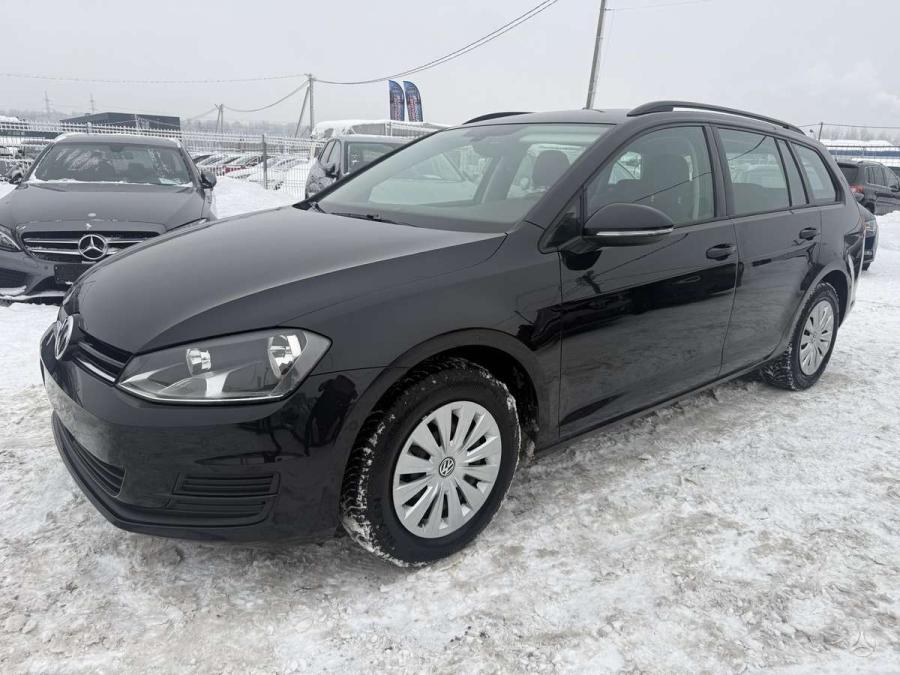 Black Volkswagen Golf 2016 in Kaunas, with an engine capacity of 1.60 L and mileage of 287 thousand km for 6390 €, photo 1 on AUTOMOTO.COM.LV