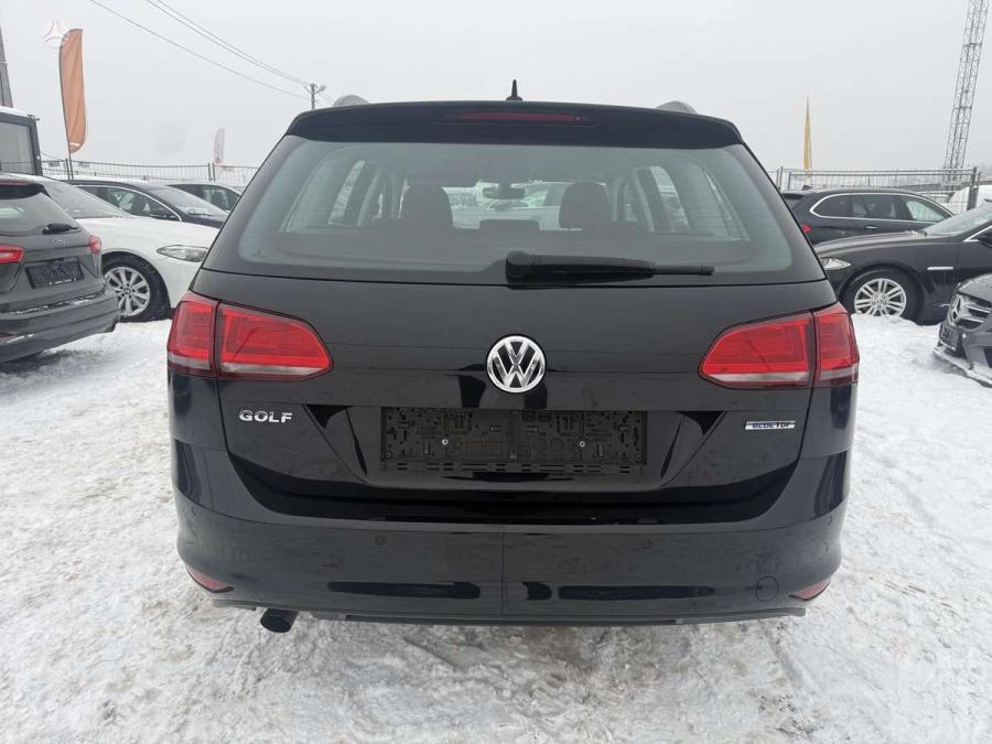 Black Volkswagen Golf 2016 in Kaunas, with an engine capacity of 1.60 L and mileage of 287 thousand km for 6390 €, photo 4 on AUTOMOTO.COM.LV