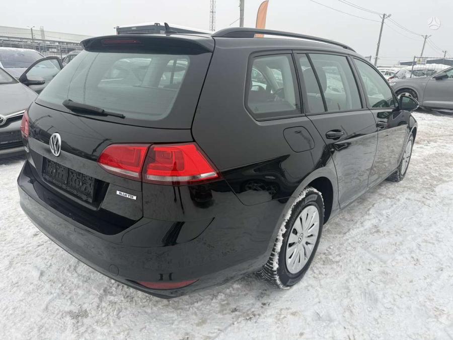 Black Volkswagen Golf 2016 in Kaunas, with an engine capacity of 1.60 L and mileage of 287 thousand km for 6390 €, photo 5 on AUTOMOTO.COM.LV