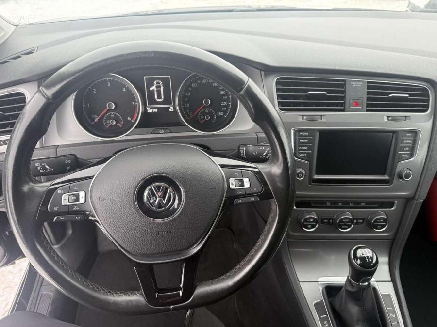 Black Volkswagen Golf 2016 in Kaunas, with an engine capacity of 1.60 L and mileage of 287 thousand km for 6390 €, photo 8 on AUTOMOTO.COM.LV