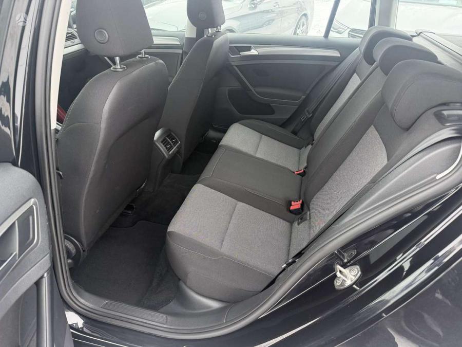 Black Volkswagen Golf 2016 in Kaunas, with an engine capacity of 1.60 L and mileage of 287 thousand km for 6390 €, photo 10 on AUTOMOTO.COM.LV