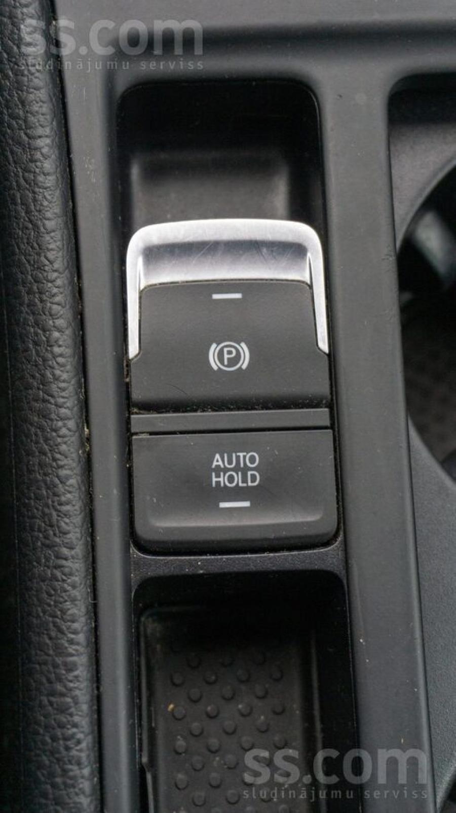 Black Volkswagen Golf 2016 in Riga, with an engine capacity of 1.60 L and mileage of 192 thousand km for 7290 €, photo 16 on AUTOMOTO.COM.LV