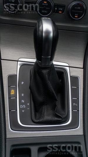 Black Volkswagen Golf 2016 in Riga, with an engine capacity of 1.60 L and mileage of 192 thousand km for 7290 €, photo 17 on AUTOMOTO.COM.LV