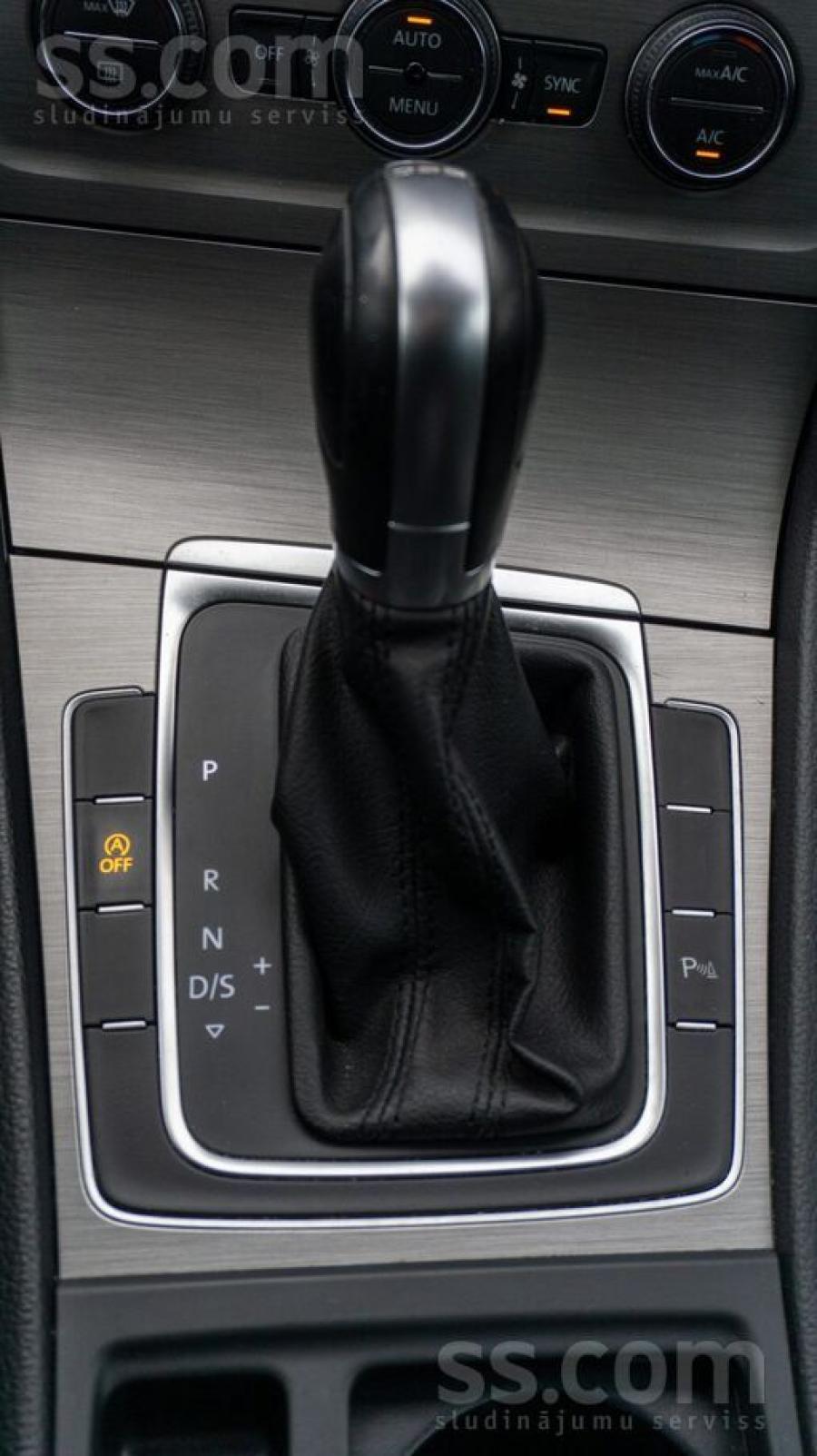 Black Volkswagen Golf 2016 in Riga, with an engine capacity of 1.60 L and mileage of 192 thousand km for 7290 €, photo 17 on AUTOMOTO.COM.LV