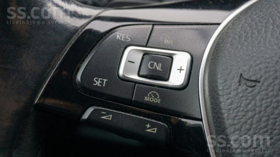 Black Volkswagen Golf 2016 in Riga, with an engine capacity of 1.60 L and mileage of 192 thousand km for 7290 €, photo 21 on AUTOMOTO.COM.LV