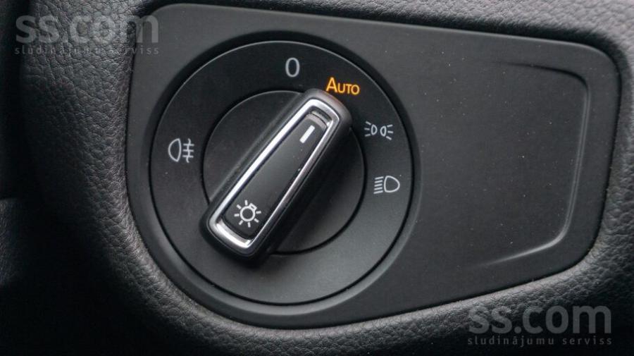 Black Volkswagen Golf 2016 in Riga, with an engine capacity of 1.60 L and mileage of 192 thousand km for 7290 €, photo 24 on AUTOMOTO.COM.LV