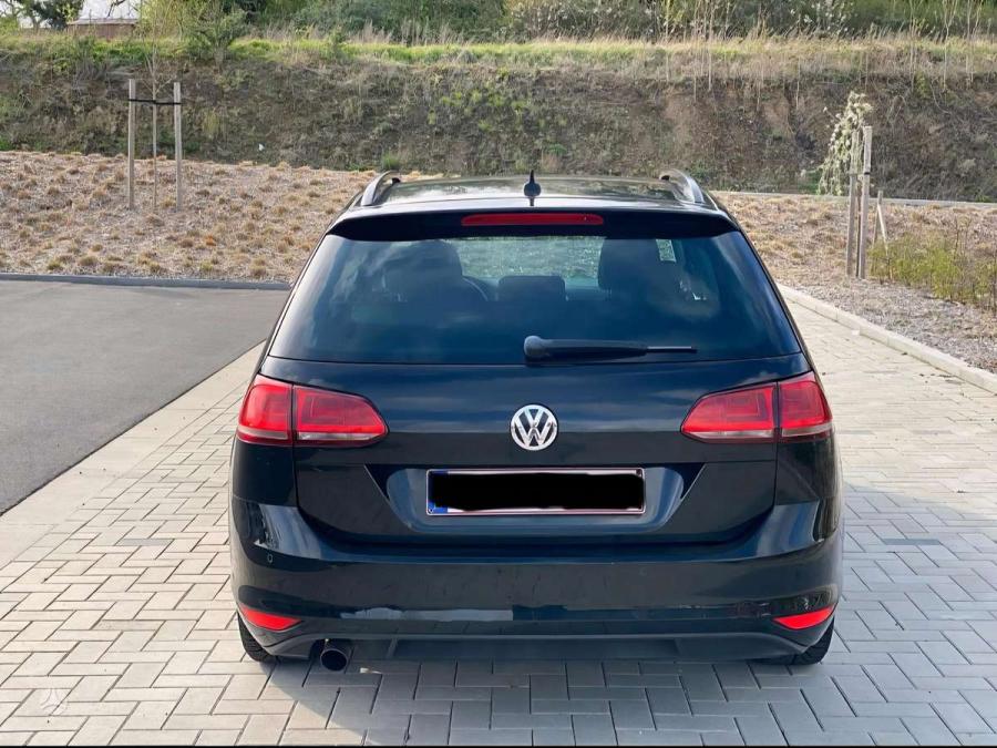 Black Volkswagen Golf 2016 in Ukmerge, with an engine capacity of 1.60 L and mileage of 248 thousand km for 4200 €, photo 5 on AUTOMOTO.COM.LV
