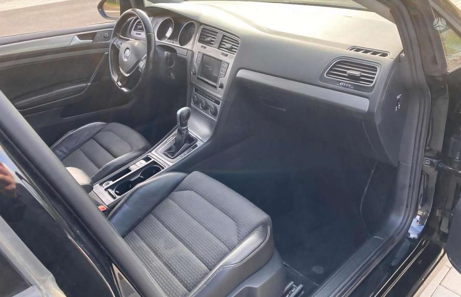 Black Volkswagen Golf 2016 in Ukmerge, with an engine capacity of 1.60 L and mileage of 248 thousand km for 4200 €, photo 8 on AUTOMOTO.COM.LV