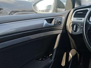 Melns Volkswagen Golf 2016 Viļņa, ar dzinēja tilpumu 1.60 L un nobraukumu 356 tūkst. km par 3900 €, foto 15 vietnē AUTOMOTO.COM.LV