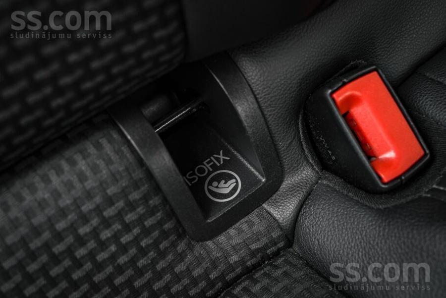 Black Volkswagen Golf 2016 in Riga, with an engine capacity of 2.00 L and mileage of 231 thousand km for 7750 €, photo 16 on AUTOMOTO.COM.LV