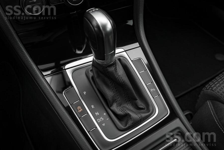 Black Volkswagen Golf 2016 in Riga, with an engine capacity of 2.00 L and mileage of 231 thousand km for 7750 €, photo 23 on AUTOMOTO.COM.LV