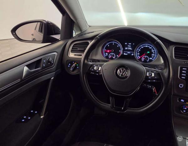 Black Volkswagen Golf 2016 in Marijampole, with an engine capacity of 1.60 L and mileage of 290 thousand km for 7750 €, photo 7 on AUTOMOTO.COM.LV