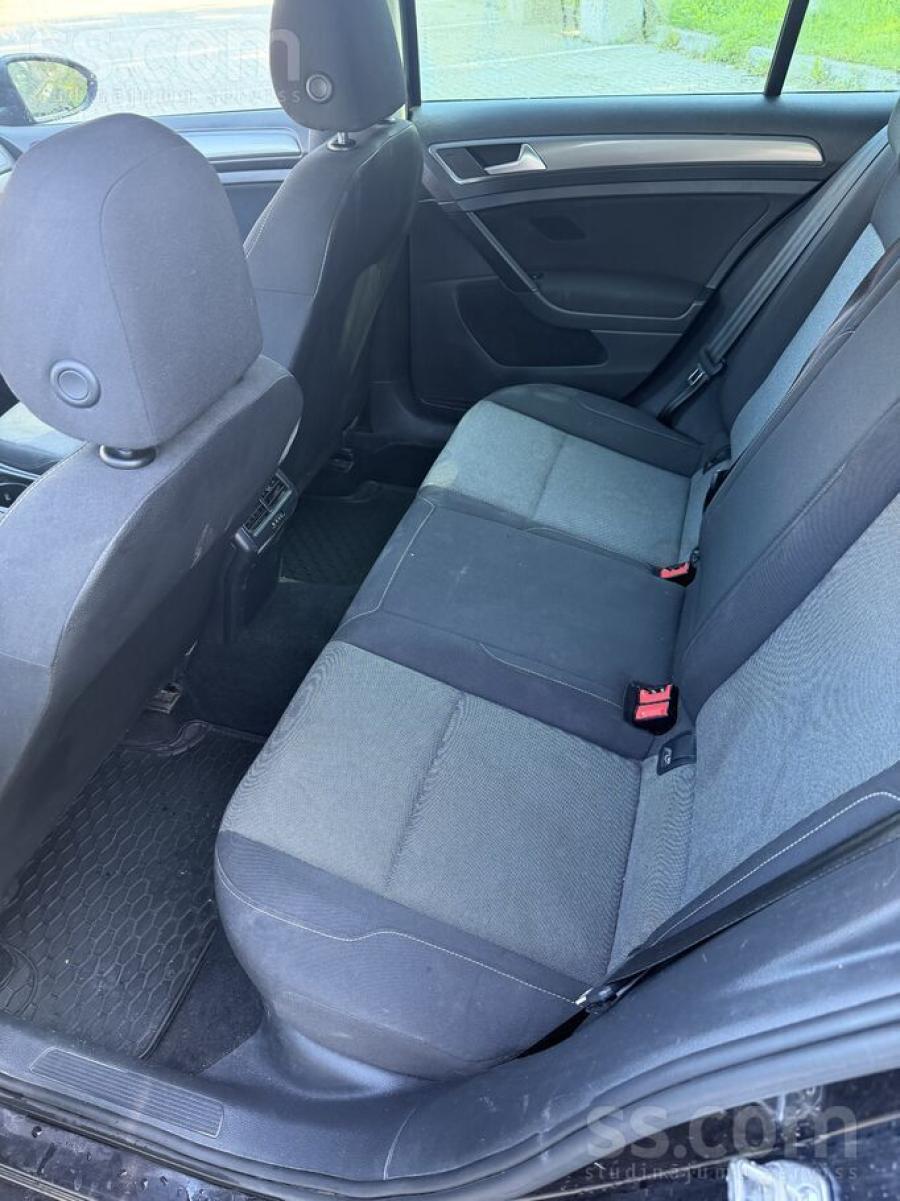 Black Volkswagen Golf 2016 in Jelgava, with an engine capacity of 1.60 L and mileage of 362 thousand km for 6250 €, photo 8 on AUTOMOTO.COM.LV