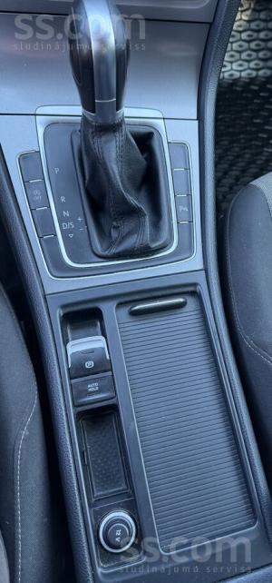 Black Volkswagen Golf 2016 in Jelgava, with an engine capacity of 1.60 L and mileage of 362 thousand km for 6250 €, photo 12 on AUTOMOTO.COM.LV