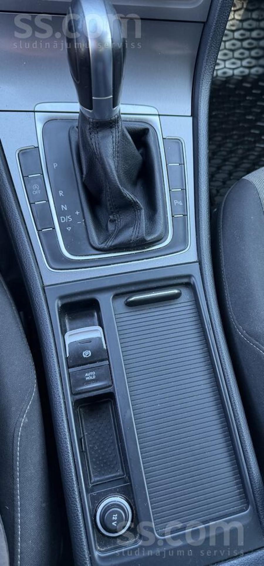 Black Volkswagen Golf 2016 in Jelgava, with an engine capacity of 1.60 L and mileage of 362 thousand km for 6250 €, photo 12 on AUTOMOTO.COM.LV