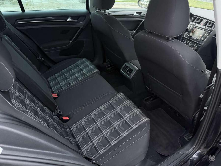 Black Volkswagen Golf 2016 in Vilnius, with an engine capacity of 1.97 L and mileage of 180 thousand km for 8750 €, photo 39 on AUTOMOTO.COM.LV