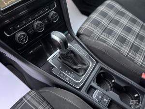 Black Volkswagen Golf 2016 in Vilnius, with an engine capacity of 2.00 L and mileage of 180 thousand km for 8750 €, photo 23 on AUTOMOTO.COM.LV