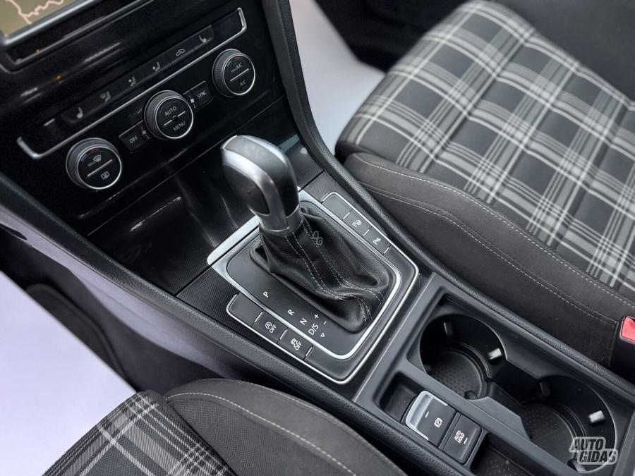 Black Volkswagen Golf 2016 in Vilnius, with an engine capacity of 2.00 L and mileage of 180 thousand km for 8750 €, photo 23 on AUTOMOTO.COM.LV