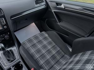 Black Volkswagen Golf 2016 in Vilnius, with an engine capacity of 2.00 L and mileage of 180 thousand km for 8750 €, photo 24 on AUTOMOTO.COM.LV