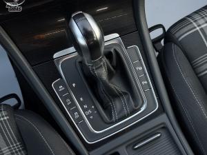 Melns Volkswagen Golf 2016 Viļņa, ar dzinēja tilpumu 2.00 L un nobraukumu 289 tūkst. km par 8899 €, foto 23 vietnē AUTOMOTO.COM.LV