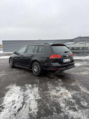 Black Volkswagen Golf 2017 in Vilnius, with an engine capacity of 1.97 L and mileage of 241 thousand km for 12800 €, photo 8 on AUTOMOTO.COM.LV