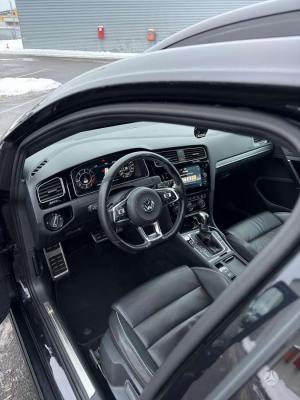 Black Volkswagen Golf 2017 in Vilnius, with an engine capacity of 1.97 L and mileage of 241 thousand km for 12800 €, photo 11 on AUTOMOTO.COM.LV
