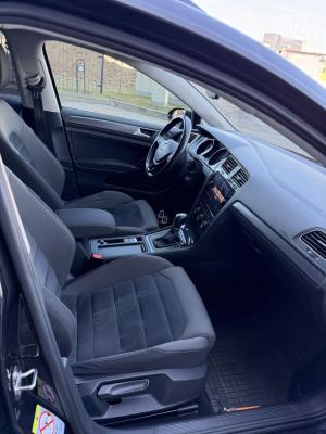 Black Volkswagen Golf 2017 in Kaunas, with an engine capacity of 1.60 L and mileage of 256 thousand km for 8300 €, photo 13 on AUTOMOTO.COM.LV