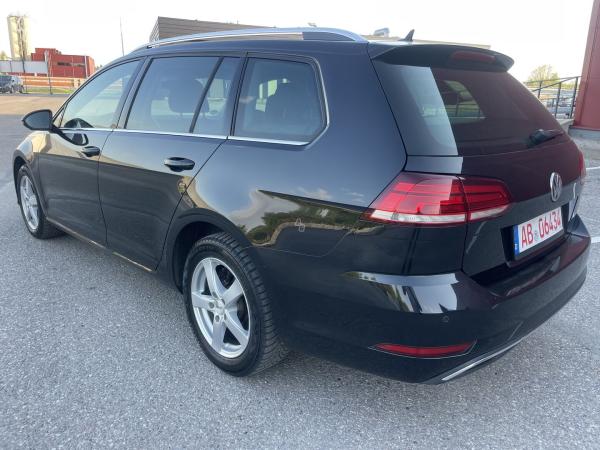 Black Volkswagen Golf 2017 in Kaunas, with an engine capacity of 1.60 L and mileage of 240 thousand km for 8700 €, photo 5 on AUTOMOTO.COM.LV